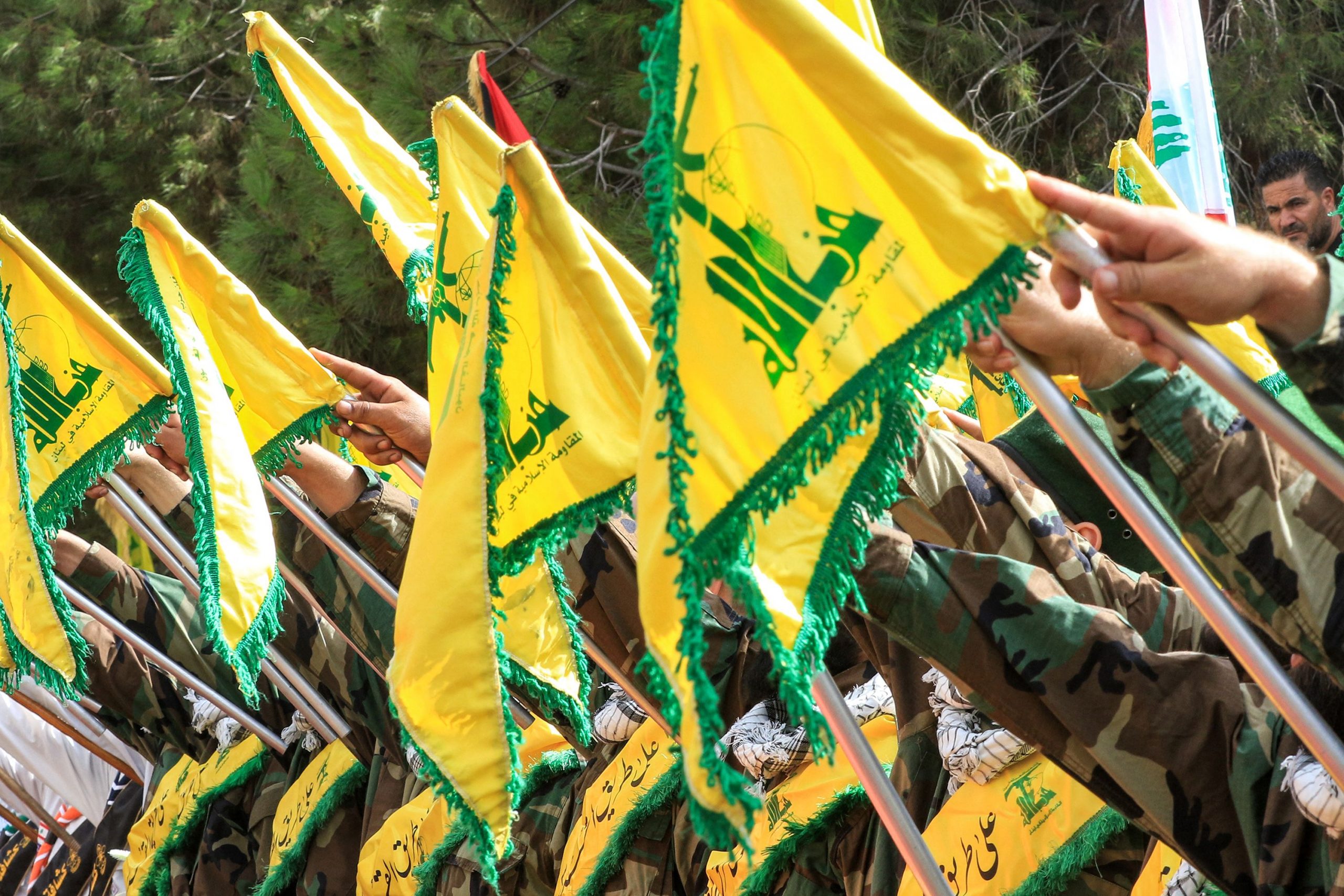 Hezbollah rende onore al grande leader Hajj Ibrahim Akil (Hajj Abdul ...